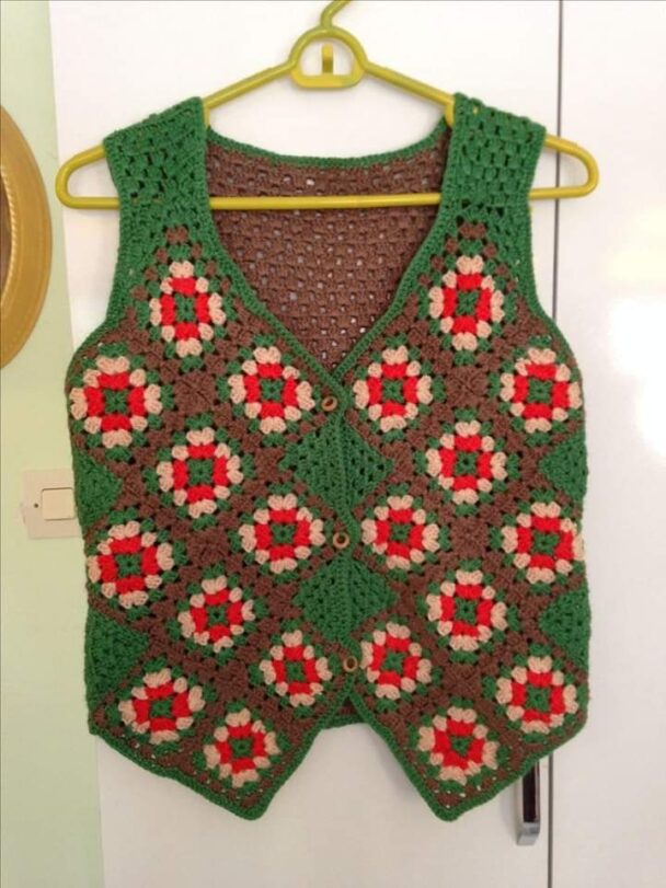 Casacos de Crochê com Squares de Flores: Ideias Lindas e Fáceis