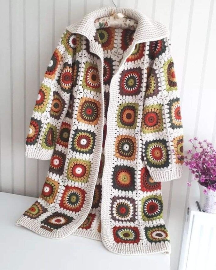 Casacos em Squares de Crochê: Estilo e Aconchego