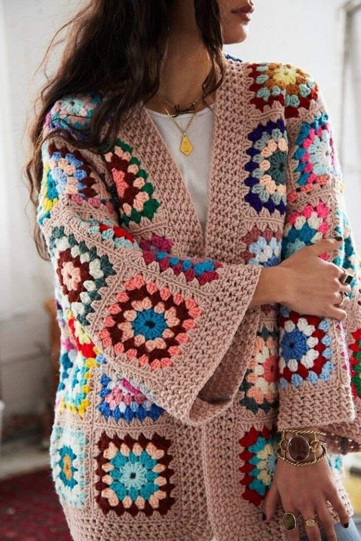 Casacos em Squares de Crochê: Estilo e Aconchego