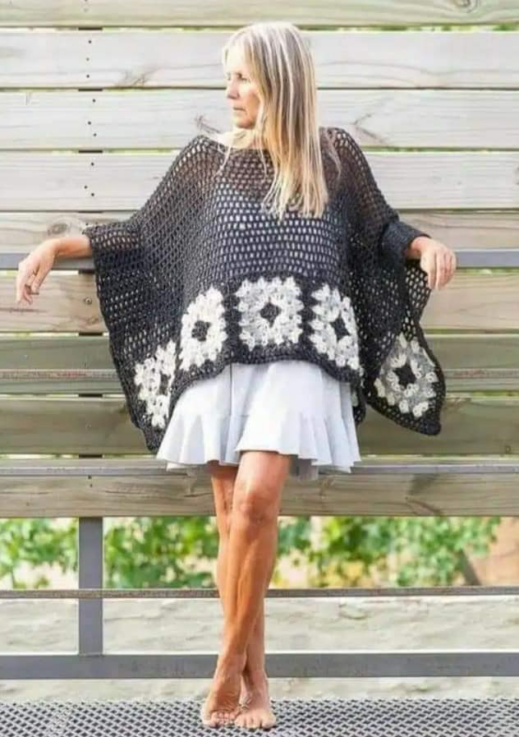 Crochê de Moda: 23 Ponchos de Crochê com Squares - Elegância e Estilo ...