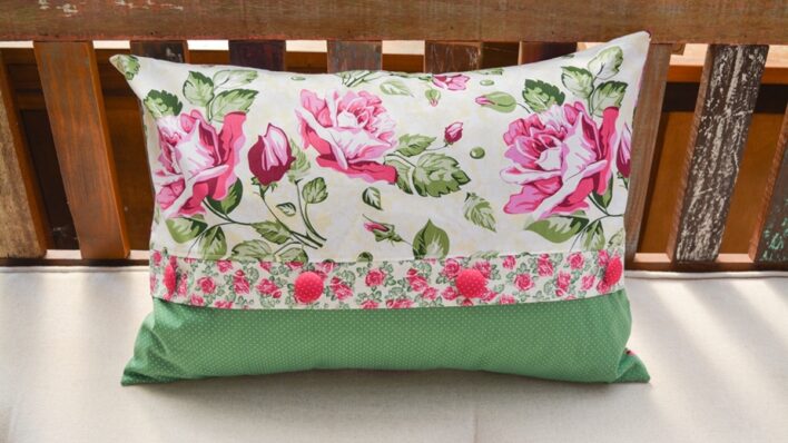Almofada Personalizada Baguete Floral em Patchwork!