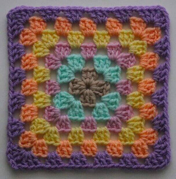 24 Squares de Crochê com Gráficos para Usar nos Seus Projetos!