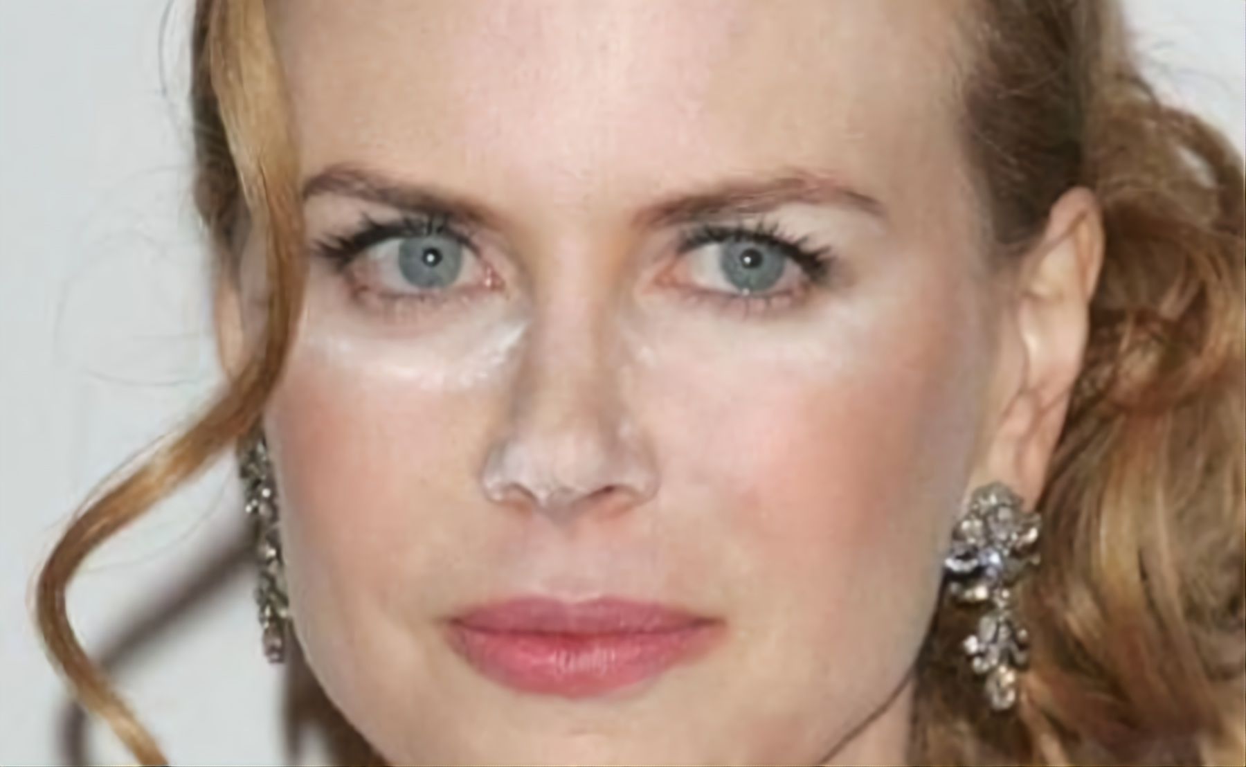 10 Erros de Maquiagem que Estão te Envelhecendo – e Como Corrigi-los