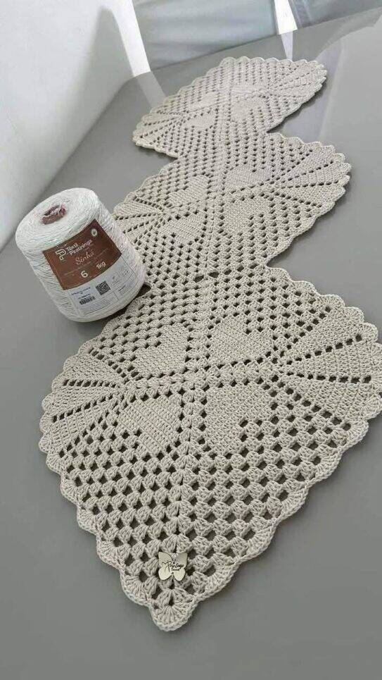 25 Peças em Crochê para Encantar: Tapetes e Caminhos de Mesa Cheios de ...