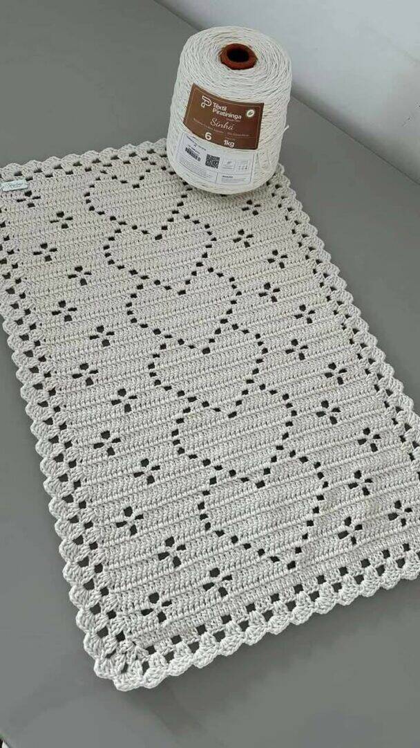 25 Peças em Crochê para Encantar: Tapetes e Caminhos de Mesa Cheios de ...